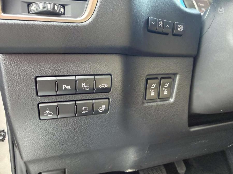 Brown Lexus NX 300h 2017 in Kaunas, with an engine capacity of 2.49 L and mileage of 206 thousand km for 21555 €, photo 16 on AUTOMOTO.COM.LV