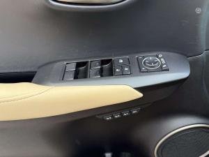 Brown Lexus NX 300h 2017 in Kaunas, with an engine capacity of 2.49 L and mileage of 206 thousand km for 21555 €, photo 17 on AUTOMOTO.COM.LV