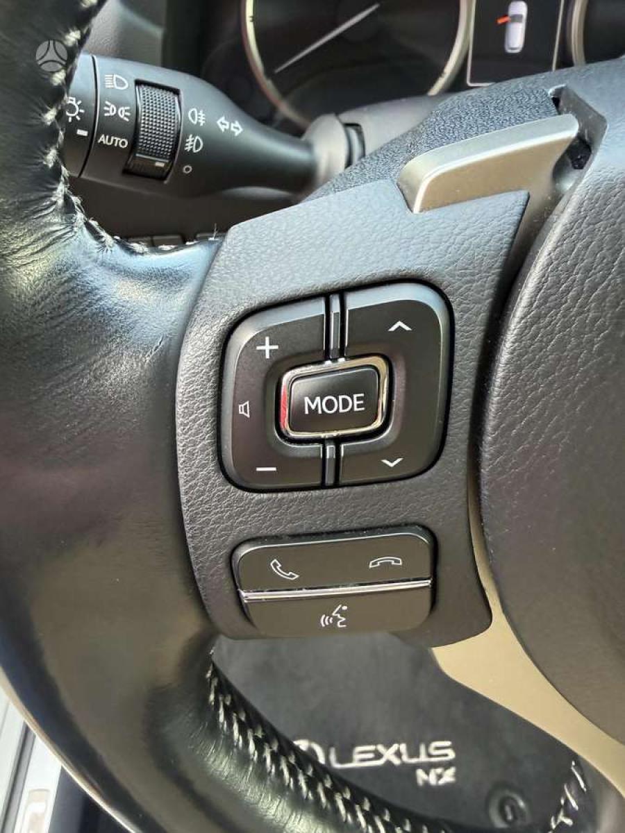 Brown Lexus NX 300h 2017 in Kaunas, with an engine capacity of 2.49 L and mileage of 206 thousand km for 21555 €, photo 19 on AUTOMOTO.COM.LV