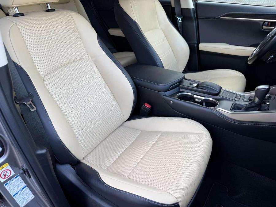 Brown Lexus NX 300h 2017 in Kaunas, with an engine capacity of 2.49 L and mileage of 206 thousand km for 21555 €, photo 21 on AUTOMOTO.COM.LV