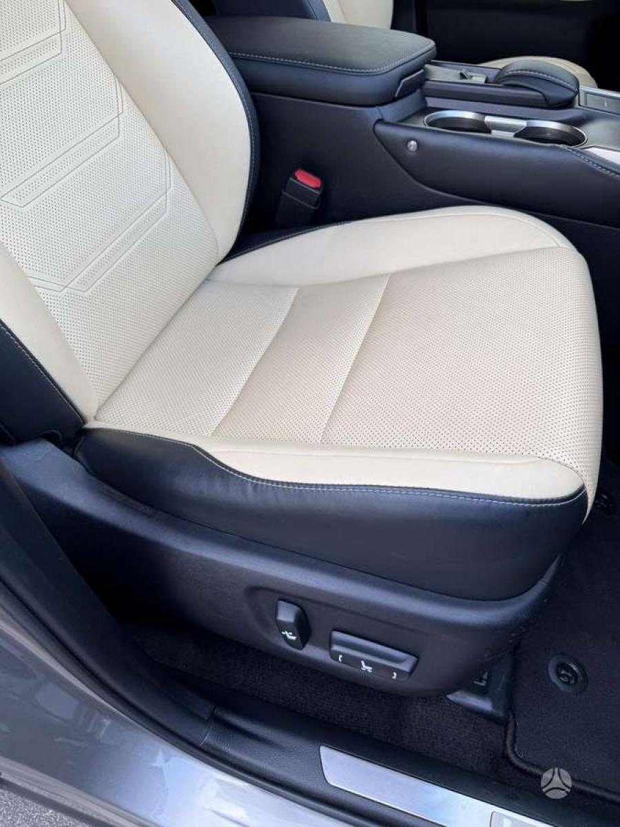 Brown Lexus NX 300h 2017 in Kaunas, with an engine capacity of 2.49 L and mileage of 206 thousand km for 21555 €, photo 24 on AUTOMOTO.COM.LV