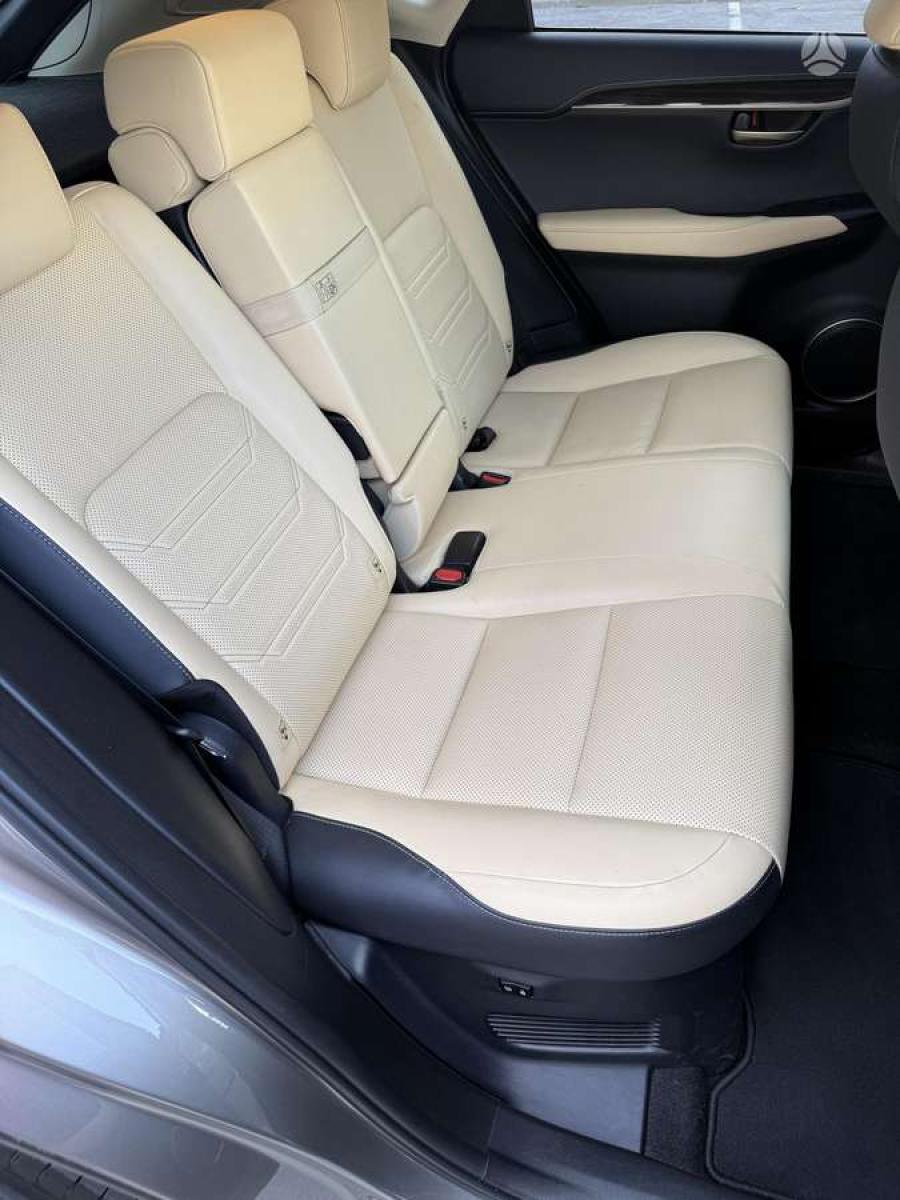 Brown Lexus NX 300h 2017 in Kaunas, with an engine capacity of 2.49 L and mileage of 206 thousand km for 21555 €, photo 25 on AUTOMOTO.COM.LV