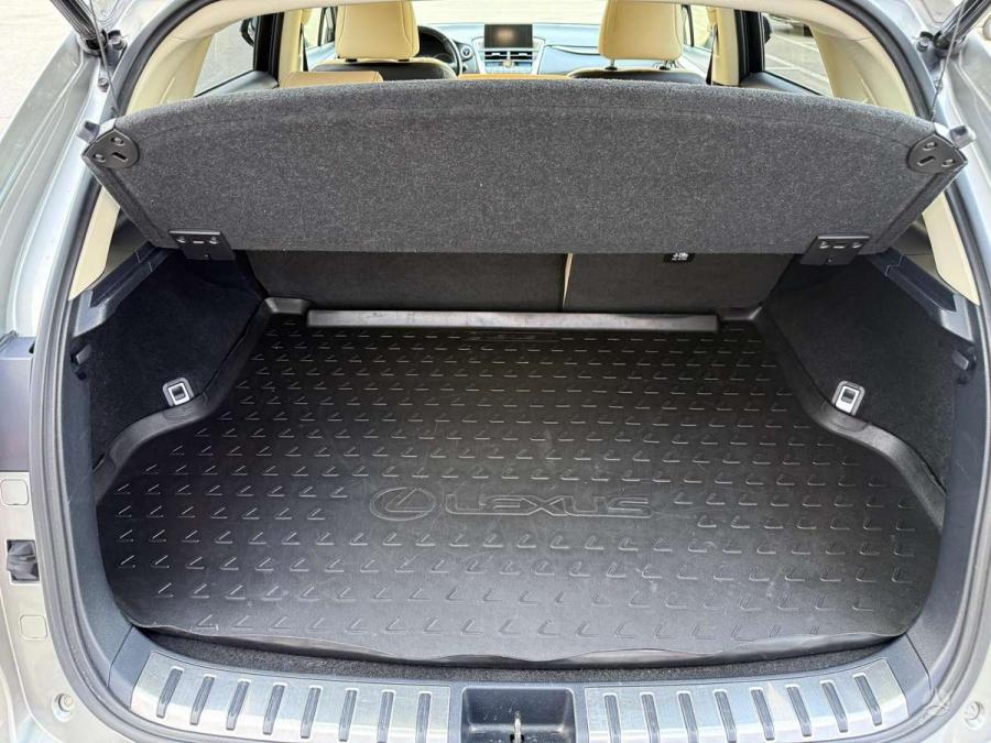 Brown Lexus NX 300h 2017 in Kaunas, with an engine capacity of 2.49 L and mileage of 206 thousand km for 21555 €, photo 26 on AUTOMOTO.COM.LV