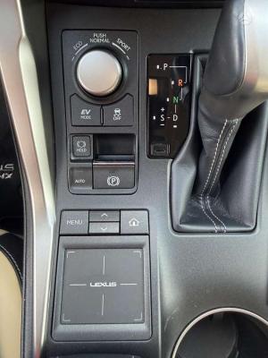 Brown Lexus NX 300h 2017 in Kaunas, with an engine capacity of 2.49 L and mileage of 206 thousand km for 21555 €, photo 27 on AUTOMOTO.COM.LV