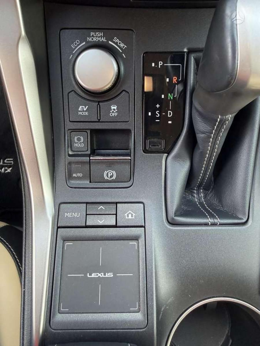 Brown Lexus NX 300h 2017 in Kaunas, with an engine capacity of 2.49 L and mileage of 206 thousand km for 21555 €, photo 27 on AUTOMOTO.COM.LV