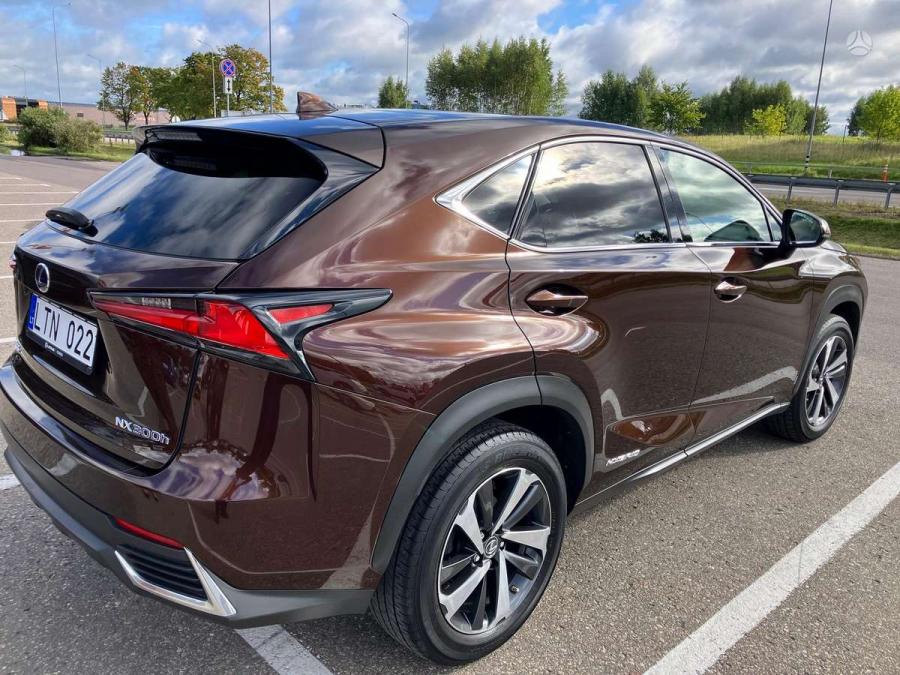Brown Lexus NX 300h 2017 in Vilnius, with an engine capacity of 2.49 L and mileage of 68 thousand km for 32000 €, photo 3 on AUTOMOTO.COM.LV
