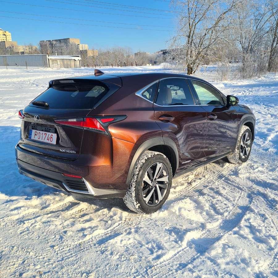 Brown Lexus NX 300h 2018 in Vilnius, with an engine capacity of 2.49 L and mileage of 155 thousand km for 26400 €, photo 4 on AUTOMOTO.COM.LV