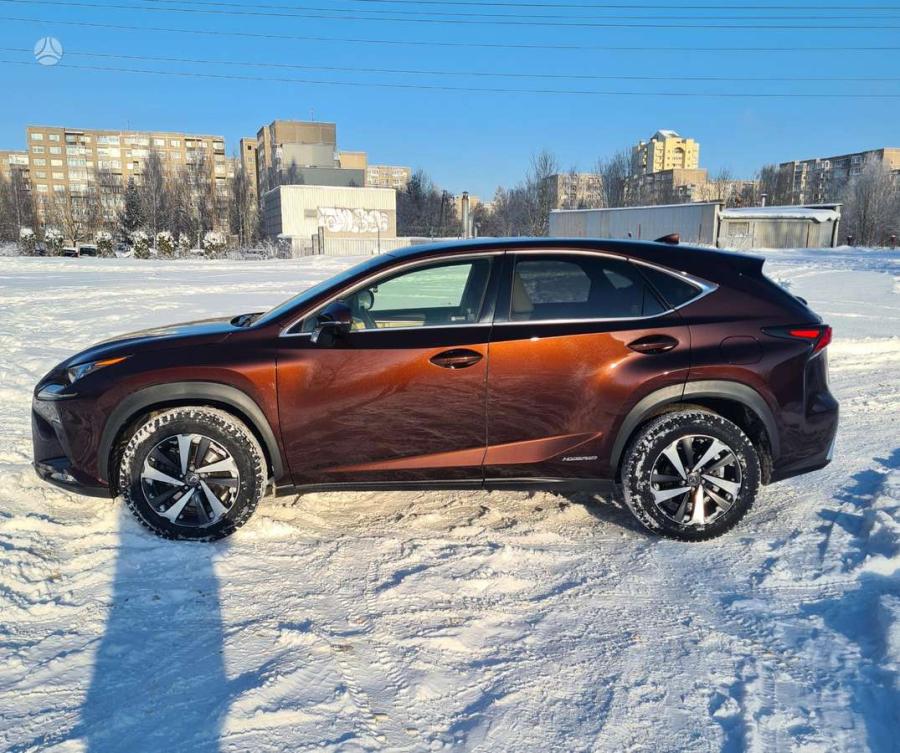 Brown Lexus NX 300h 2018 in Vilnius, with an engine capacity of 2.49 L and mileage of 155 thousand km for 26400 €, photo 5 on AUTOMOTO.COM.LV