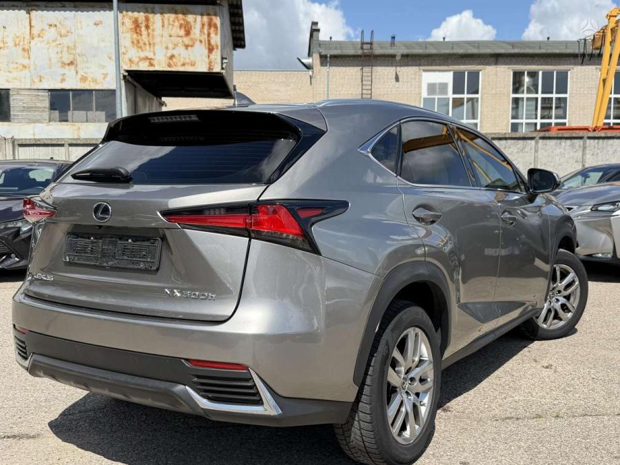 Brown Lexus NX 300h 2018 in Vilnius, with an engine capacity of 2.49 L and mileage of 127 thousand km for 21700 €, photo 9 on AUTOMOTO.COM.LV