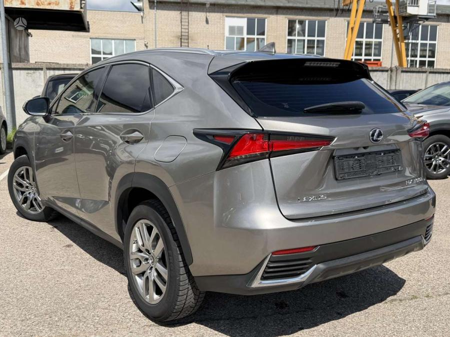 Brown Lexus NX 300h 2018 in Vilnius, with an engine capacity of 2.49 L and mileage of 127 thousand km for 21700 €, photo 11 on AUTOMOTO.COM.LV