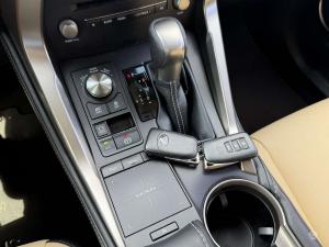 Brown Lexus NX 300h 2018 in Vilnius, with an engine capacity of 2.49 L and mileage of 127 thousand km for 21700 €, photo 23 on AUTOMOTO.COM.LV