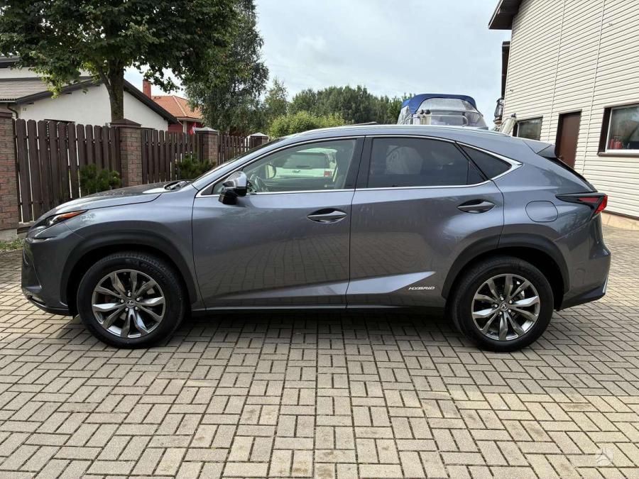 Lexus NX 300h 2018 in Vilnius, with an engine capacity of 2.49 L and mileage of 178 thousand km for 24990 €, photo 8 on AUTOMOTO.COM.LV