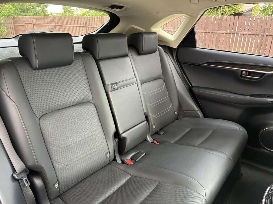 Lexus NX 300h 2018 in Vilnius, with an engine capacity of 2.49 L and mileage of 178 thousand km for 24990 €, photo 20 on AUTOMOTO.COM.LV