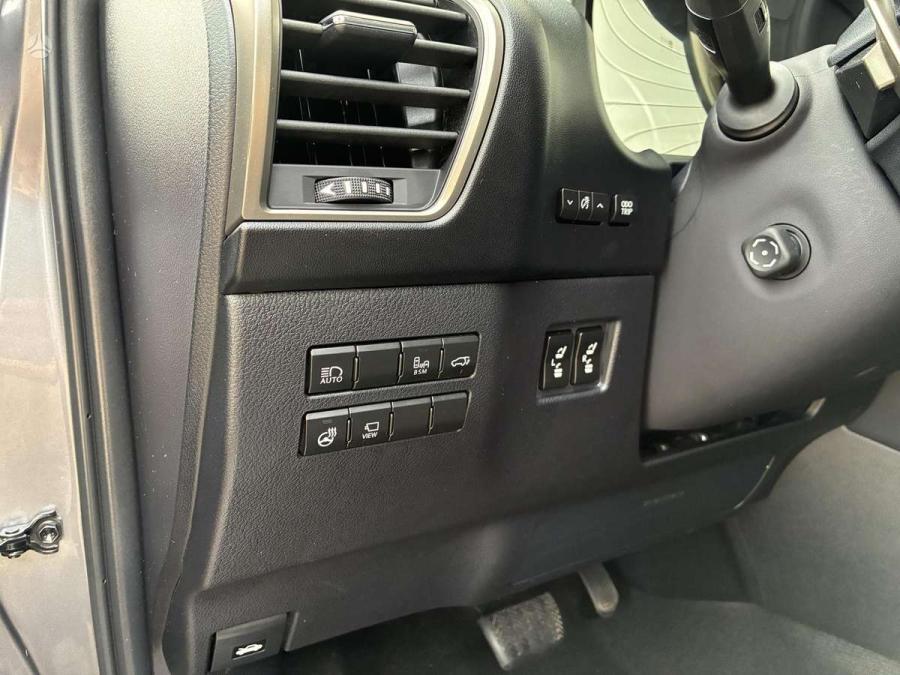 Lexus NX 300h 2018 in Vilnius, with an engine capacity of 2.49 L and mileage of 178 thousand km for 24990 €, photo 39 on AUTOMOTO.COM.LV