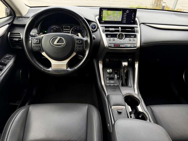 Lexus NX 300h 2019 in Vilnius on AUTOMOTO.COM.LV Lexus NX 300h 2019 in Vilnius, with an engine capacity of 2.49 L and mileage of 123 thousand km for 25999 €, photo 10 on AUTOMOTO.COM.LV