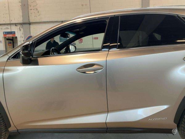 Green Lexus NX 300h 2016 in Daugavpils, with an engine capacity of 2.49 L and mileage of 153 thousand km for 21900 €, photo 5 on AUTOMOTO.COM.LV
