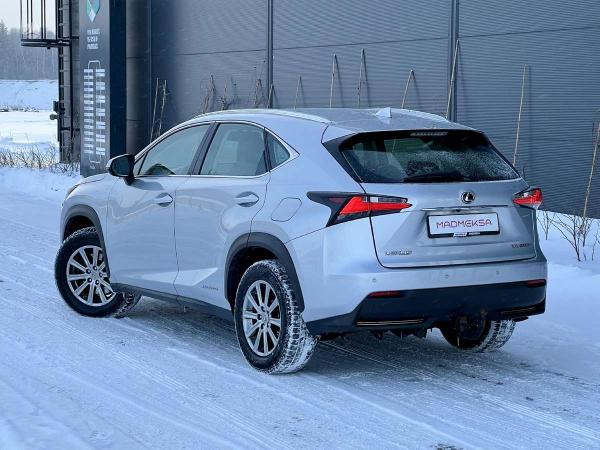 Pelēks Lexus NX 300h 2014 Viļņa, ar dzinēja tilpumu 2.49 L un nobraukumu 207 tūkst. km par 15950 €, foto 2 vietnē AUTOMOTO.COM.LV