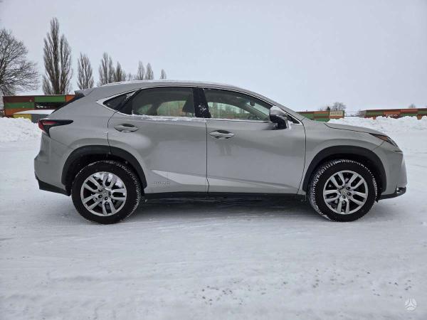 Pelēks Lexus NX 300h 2014 Klaipėda, ar dzinēja tilpumu 2.49 L un nobraukumu 195 tūkst. km par 15900 €, foto 5 vietnē AUTOMOTO.COM.LV