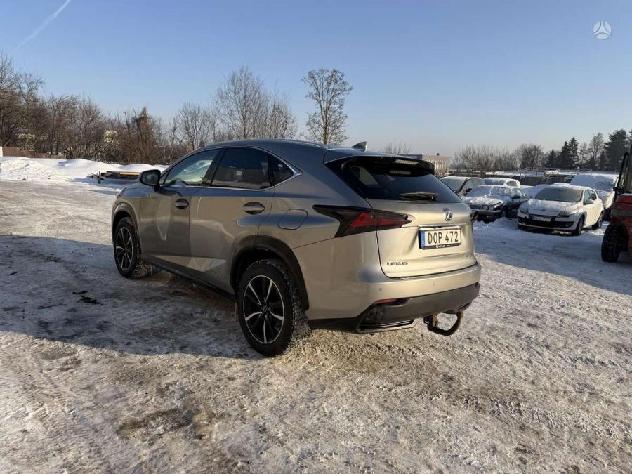 Grey Lexus NX 300h 2014 in Kaunas, with an engine capacity of 2.49 L and mileage of 260 thousand km for 13500 €, photo 7 on AUTOMOTO.COM.LV