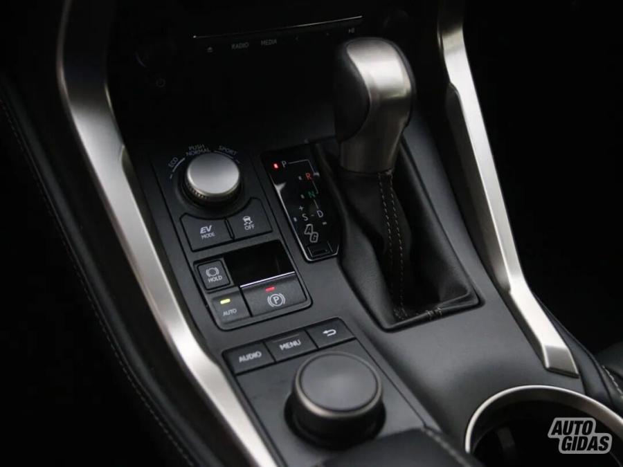 Pelēks Lexus NX 300h 2014 Viļņa, ar dzinēja tilpumu 2.50 L un nobraukumu 164 tūkst. km par 19699 €, foto 29 vietnē AUTOMOTO.COM.LV