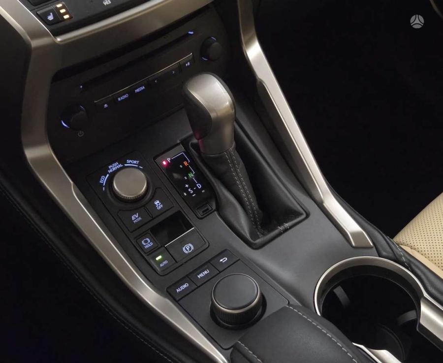Pelēks Lexus NX 300h 2014 Marijampole, ar dzinēja tilpumu 2.49 L un nobraukumu 273 tūkst. km par 16350 €, foto 5 vietnē AUTOMOTO.COM.LV