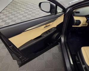 Pelēks Lexus NX 300h 2014 Marijampole, ar dzinēja tilpumu 2.49 L un nobraukumu 273 tūkst. km par 16350 €, foto 7 vietnē AUTOMOTO.COM.LV