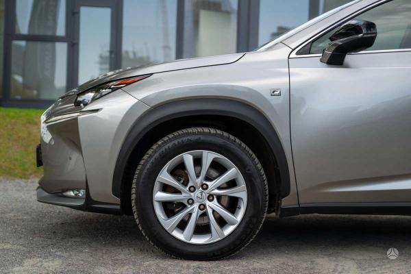 Pelēks Lexus NX 300h 2014 Viļņa, ar dzinēja tilpumu 2.49 L un nobraukumu 200 tūkst. km par 19900 €, foto 9 vietnē AUTOMOTO.COM.LV