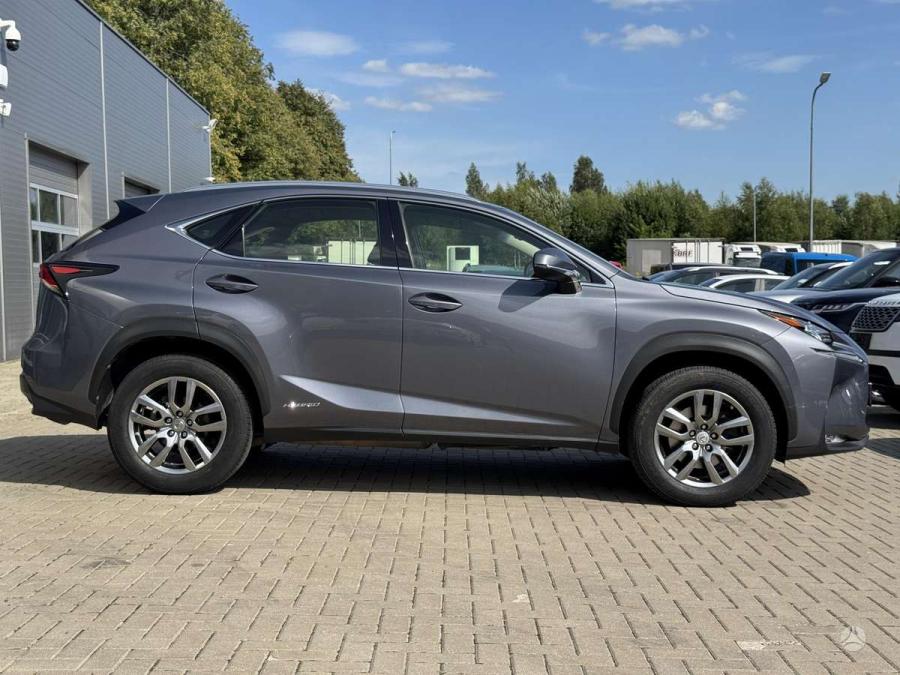 Pelēks Lexus NX 300h 2014 Viļņa, ar dzinēja tilpumu 2.49 L un nobraukumu 288 tūkst. km par 15500 €, foto 6 vietnē AUTOMOTO.COM.LV