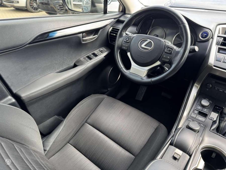 Pelēks Lexus NX 300h 2014 Viļņa, ar dzinēja tilpumu 2.49 L un nobraukumu 288 tūkst. km par 15500 €, foto 17 vietnē AUTOMOTO.COM.LV