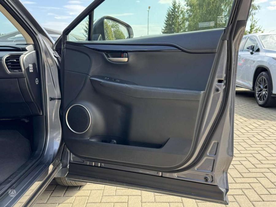 Pelēks Lexus NX 300h 2014 Viļņa, ar dzinēja tilpumu 2.49 L un nobraukumu 288 tūkst. km par 15500 €, foto 19 vietnē AUTOMOTO.COM.LV