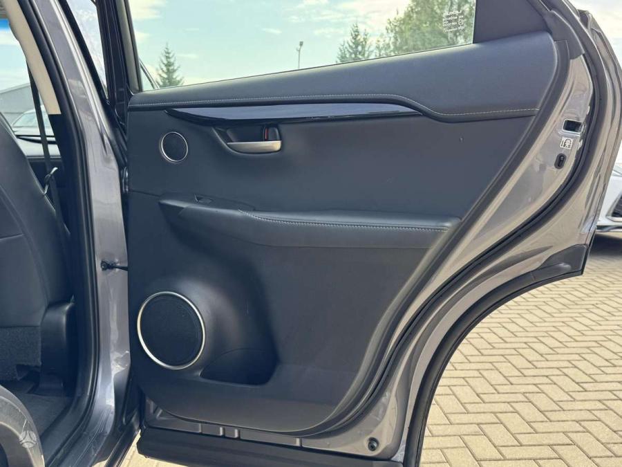 Pelēks Lexus NX 300h 2014 Viļņa, ar dzinēja tilpumu 2.49 L un nobraukumu 288 tūkst. km par 15500 €, foto 26 vietnē AUTOMOTO.COM.LV