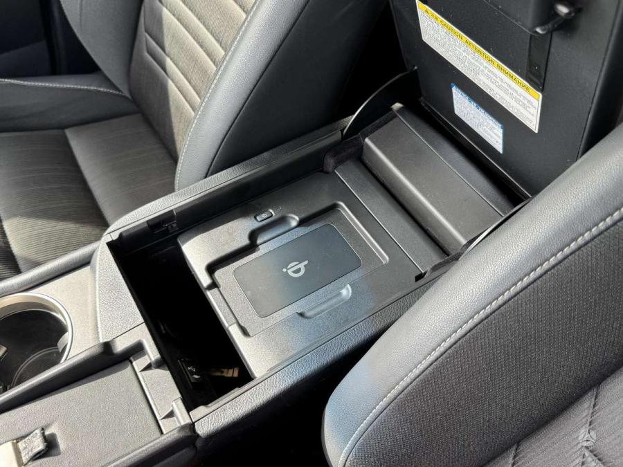 Pelēks Lexus NX 300h 2014 Viļņa, ar dzinēja tilpumu 2.49 L un nobraukumu 288 tūkst. km par 15500 €, foto 28 vietnē AUTOMOTO.COM.LV