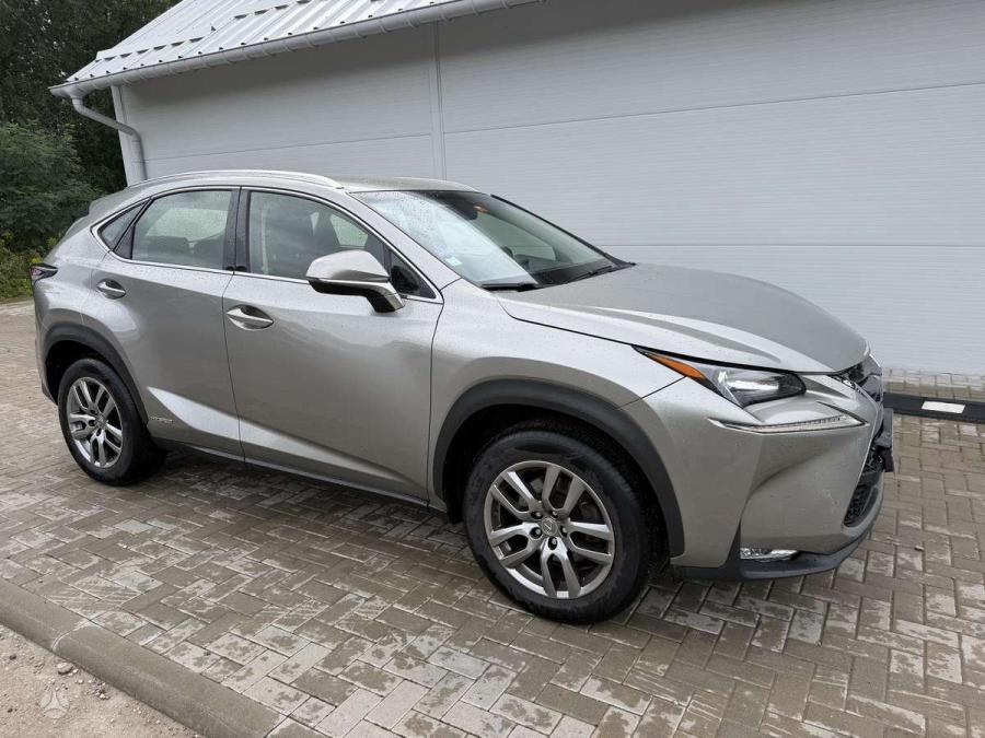 Grey Lexus NX 300h 2014 in Kaunas, with an engine capacity of 2.49 L and mileage of 265 thousand km for 12999 €, photo 1 on AUTOMOTO.COM.LV