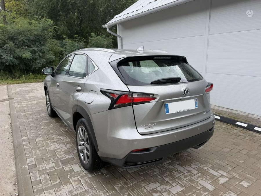 Grey Lexus NX 300h 2014 in Kaunas, with an engine capacity of 2.49 L and mileage of 265 thousand km for 12999 €, photo 8 on AUTOMOTO.COM.LV