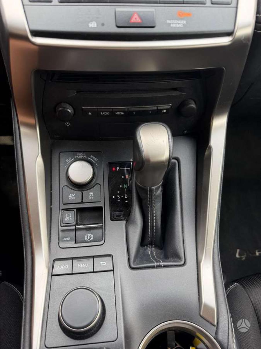 Grey Lexus NX 300h 2014 in Kaunas, with an engine capacity of 2.49 L and mileage of 265 thousand km for 12999 €, photo 17 on AUTOMOTO.COM.LV