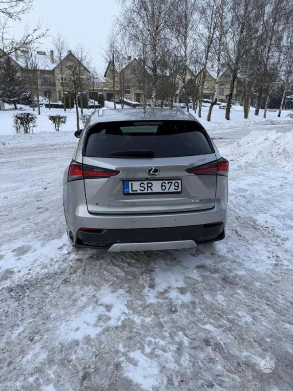 Pelēks Lexus NX 300h 2015 Panevēža, ar dzinēja tilpumu 2.49 L un nobraukumu 259 tūkst. km par 19000 €, foto 4 vietnē AUTOMOTO.COM.LV