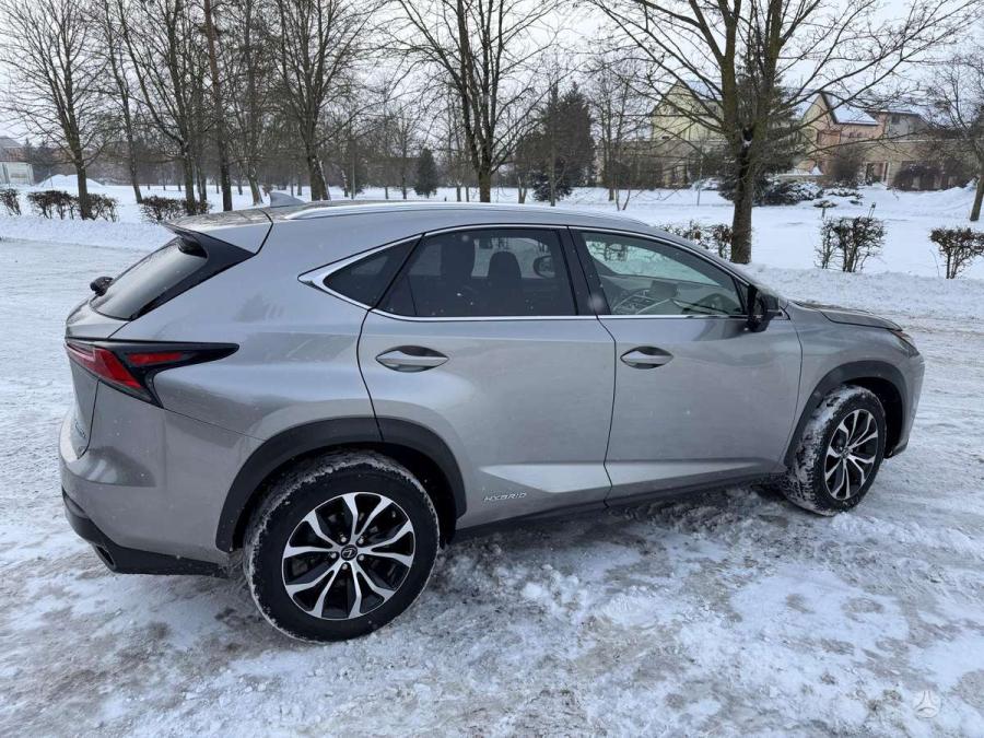 Grey Lexus NX 300h 2015 in Panevezys, with an engine capacity of 2.49 L and mileage of 259 thousand km for 19000 €, photo 5 on AUTOMOTO.COM.LV