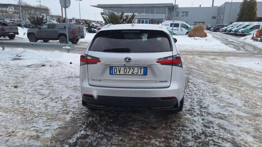 Grey Lexus NX 300h 2015 in Kaunas, with an engine capacity of 2.49 L and mileage of 144 thousand km for 19950 €, photo 4 on AUTOMOTO.COM.LV