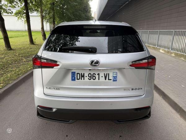 Grey Lexus NX 300h 2015 in Siauliai, with an engine capacity of 2.50 L and mileage of 190 thousand km for 19800 €, photo 8 on AUTOMOTO.COM.LV