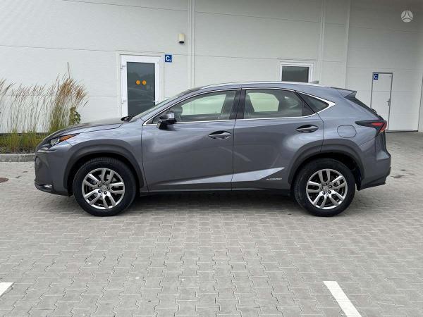 Grey Lexus NX 300h 2015 in Vilnius, with an engine capacity of 2.49 L and mileage of 171 thousand km for 17900 €, photo 2 on AUTOMOTO.COM.LV