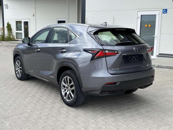 Grey Lexus NX 300h 2015 in Vilnius, with an engine capacity of 2.49 L and mileage of 171 thousand km for 17900 €, photo 3 on AUTOMOTO.COM.LV