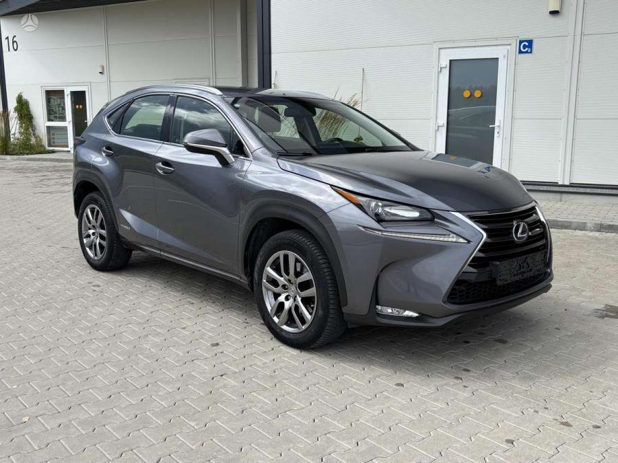 Grey Lexus NX 300h 2015 in Vilnius, with an engine capacity of 2.49 L and mileage of 171 thousand km for 17900 €, photo 8 on AUTOMOTO.COM.LV