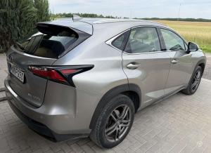 Grey Lexus NX 300h 2015 in Kaunas, with an engine capacity of 2.49 L and mileage of 179 thousand km for 17000 €, photo 5 on AUTOMOTO.COM.LV