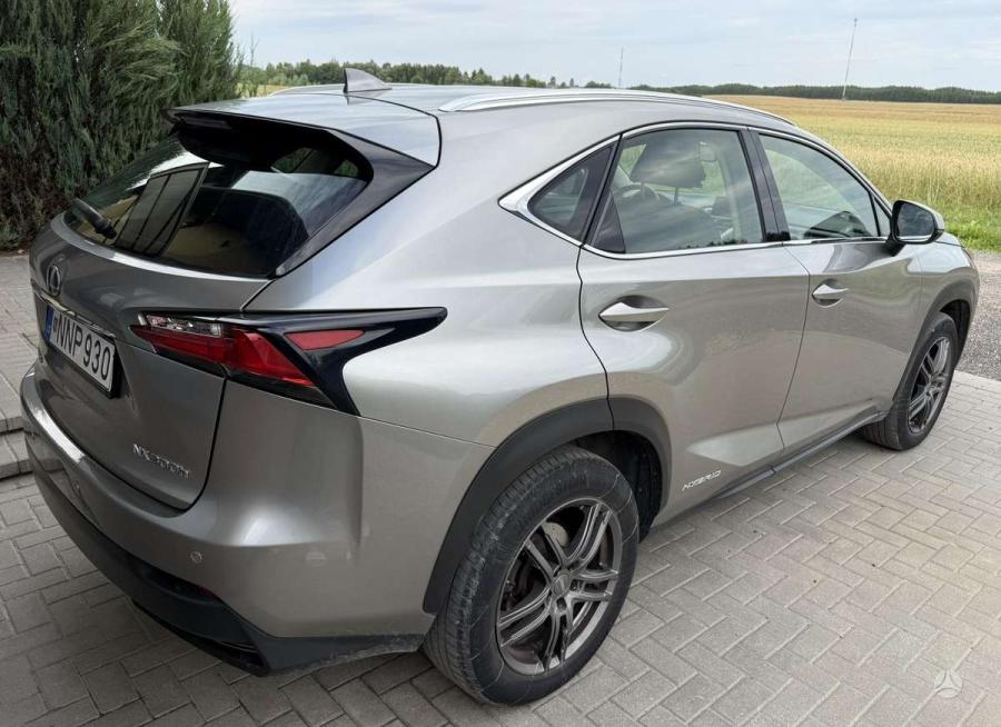 Grey Lexus NX 300h 2015 in Kaunas, with an engine capacity of 2.49 L and mileage of 179 thousand km for 17000 €, photo 5 on AUTOMOTO.COM.LV