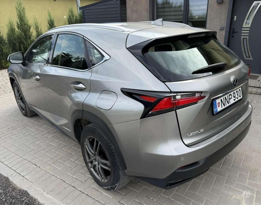 Grey Lexus NX 300h 2015 in Kaunas, with an engine capacity of 2.49 L and mileage of 179 thousand km for 17000 €, photo 6 on AUTOMOTO.COM.LV
