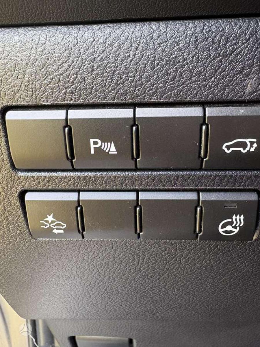 Grey Lexus NX 300h 2015 in Klaipeda, with an engine capacity of 2.49 L and mileage of 79 thousand km for 11750 €, photo 8 on AUTOMOTO.COM.LV