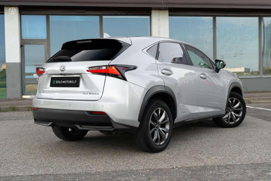 Pelēks Lexus NX 300h 2015 Viļņa, ar dzinēja tilpumu 2.50 L un nobraukumu 217 tūkst. km par 19550 €, foto 5 vietnē AUTOMOTO.COM.LV