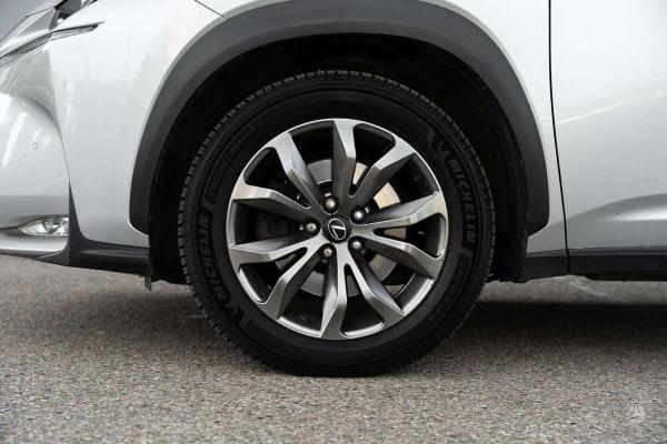 Pelēks Lexus NX 300h 2015 Viļņa, ar dzinēja tilpumu 2.50 L un nobraukumu 217 tūkst. km par 19550 €, foto 7 vietnē AUTOMOTO.COM.LV