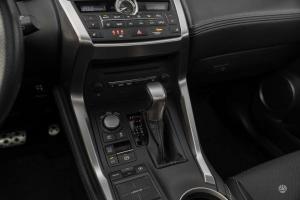 Pelēks Lexus NX 300h 2015 Viļņa, ar dzinēja tilpumu 2.50 L un nobraukumu 217 tūkst. km par 19550 €, foto 24 vietnē AUTOMOTO.COM.LV