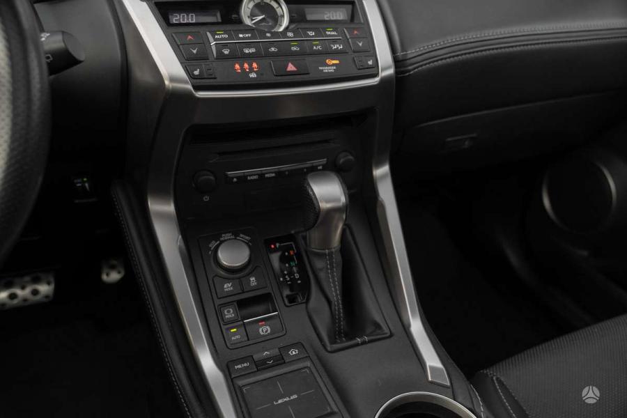Pelēks Lexus NX 300h 2015 Viļņa, ar dzinēja tilpumu 2.50 L un nobraukumu 217 tūkst. km par 19550 €, foto 24 vietnē AUTOMOTO.COM.LV